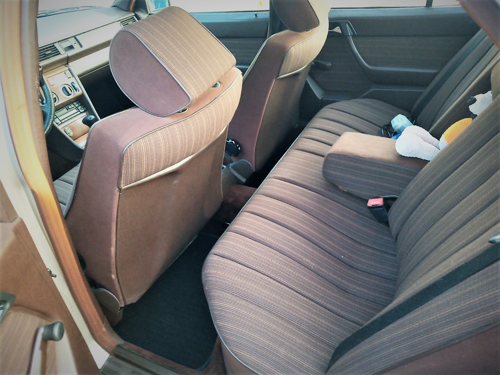 Radio Weekend FM, W124 - jeden z najpopularniejszych youngtimerów w Polsce