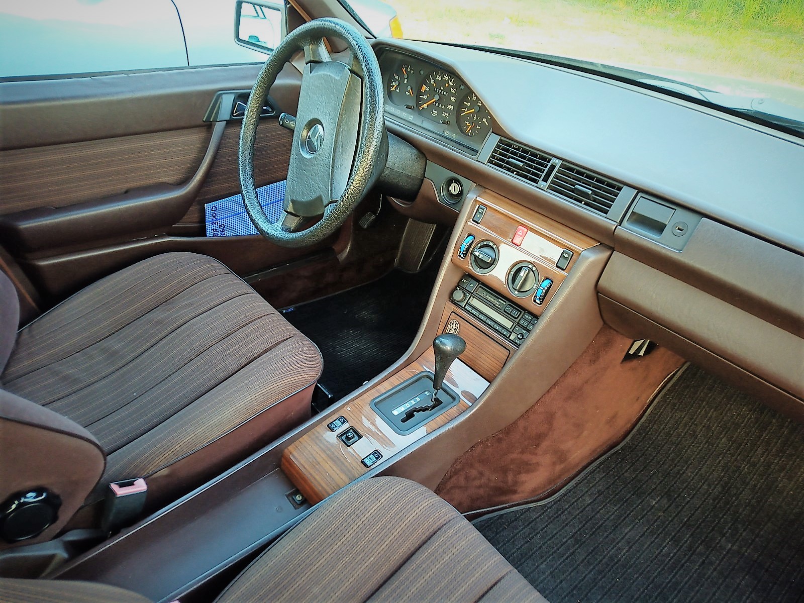 Radio Weekend FM, W124 - jeden z najpopularniejszych youngtimerów w Polsce